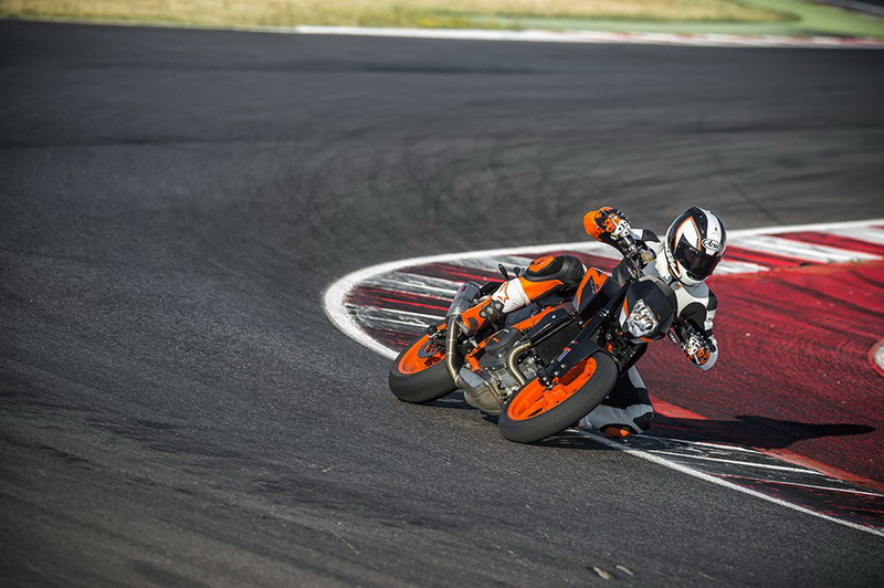 2016-KTM-690-Duke-R_6 - Motorival.com