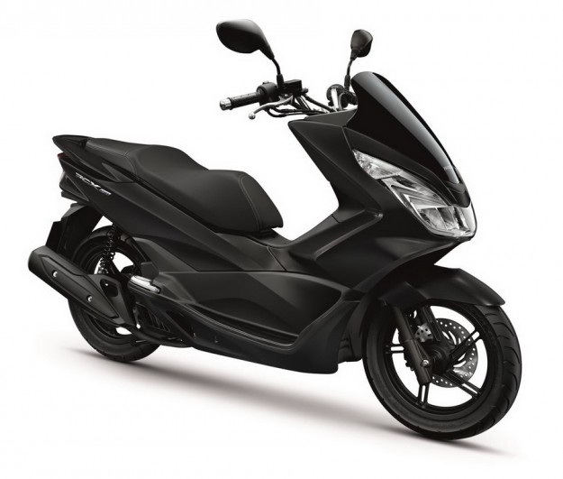 2016-Honda-New_PCX_Black_1 - Motorival.com