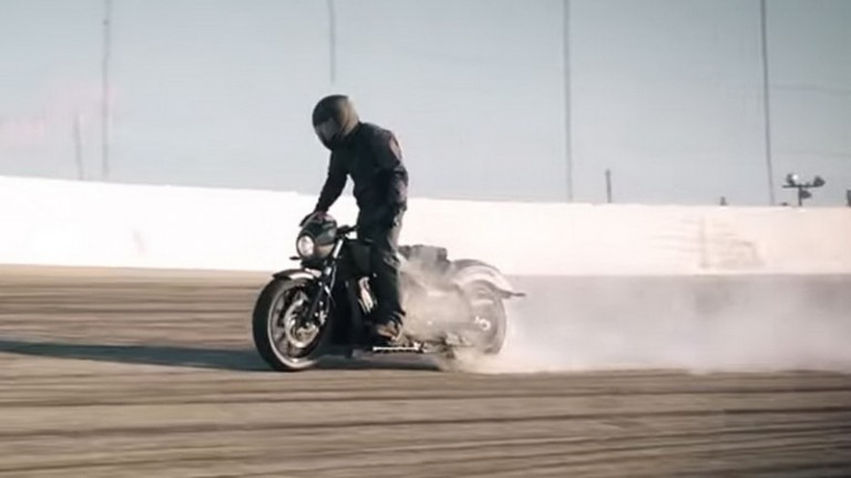 สถิติโลก Victory Octane Burn ยาง ยาวที่สุด ลง Guinness World Record ...