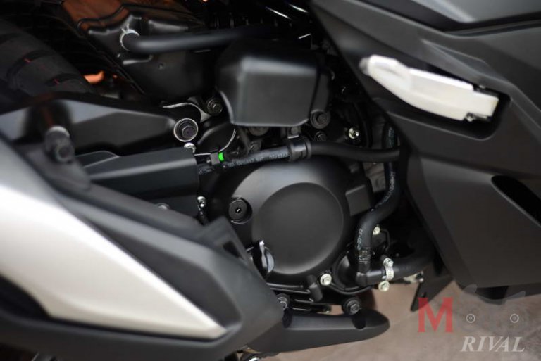 เทียบสเป็กเทคนิค 2023 Forza350 vs XMAX300 ราคาเท่ากันคันไหนดี? - Motorival.com