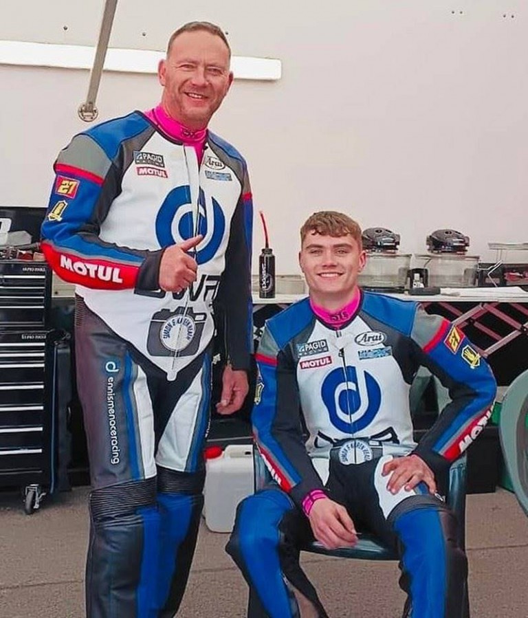 ใจสลาย คู่พ่อลูก Stockton เสียชีวิตใน Isle of Man TT - Motorival.com