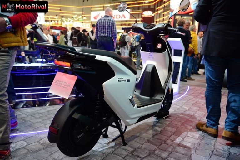 2023 Honda EM1 E: สกู๊ตเตอร์ไฟฟ้าตัวเปิด [EICMA2022] - Motorival.com